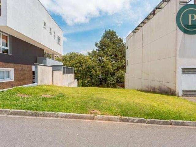 Terreno amplo em condomínio fechado no Pilarzinho