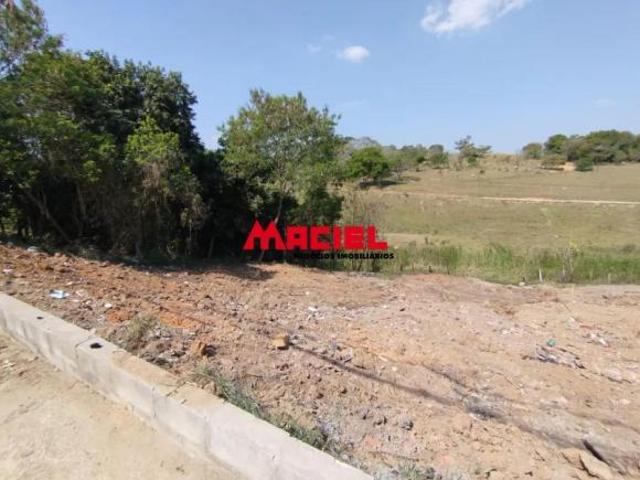Terreno amplo Jardim Nova República leve declive