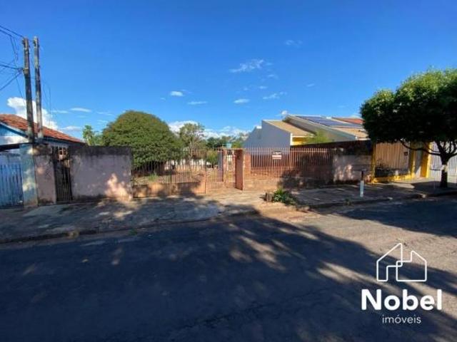 Terreno + casa à venda em Cianorte PR, bairro Zona 07 Novo Centro com 554m² de área. Aproveite ess