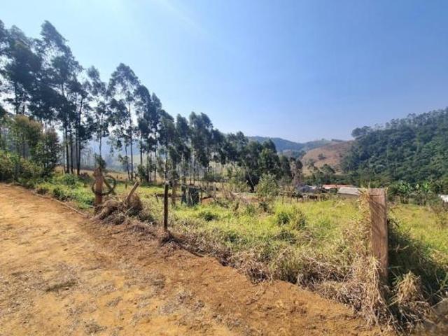 Terreno Chácara à Venda com Vista Panorâmica para a Serra e Proximidade de 1 km da Água, Ideal para