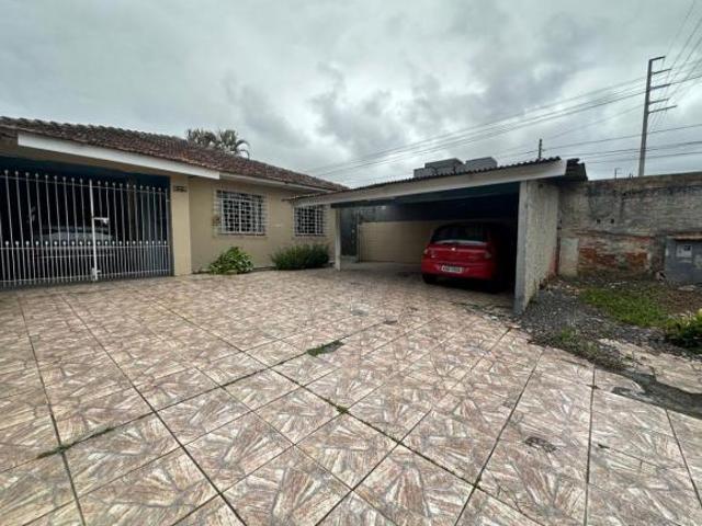 Terreno com 407 m² com duas casas no Capão Raso, área construída de 180m² Cód. 04.005
