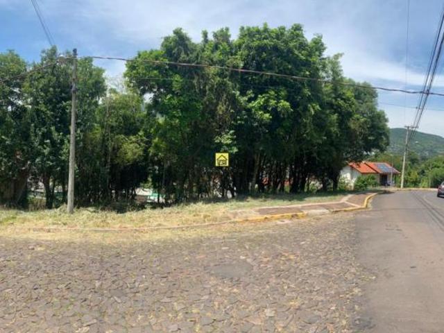Terreno com 408m² de área total, ótima localização, com vista para
