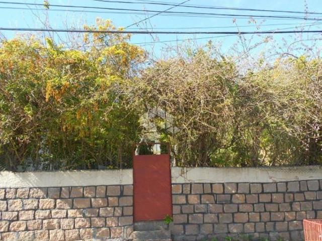 Terreno com 420m², 10,00x42,00 com pequena edícula