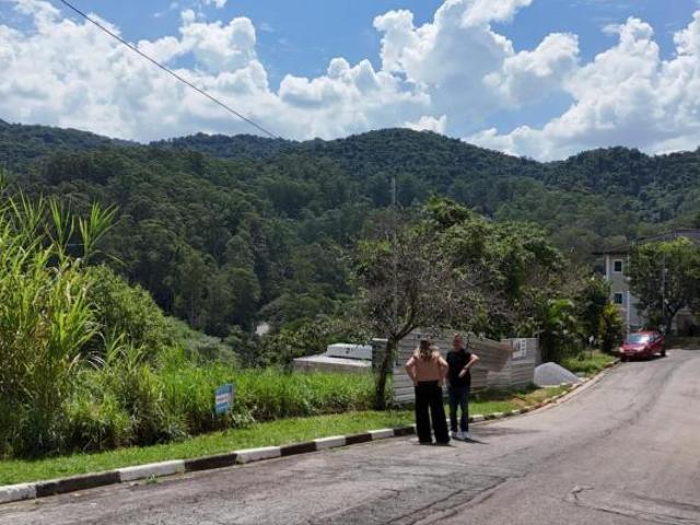 Terreno com 430m² pronto para construir em condomínio fechado de médio e alto p