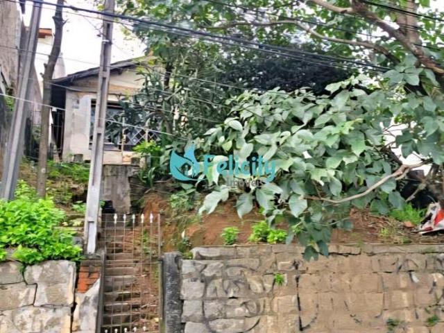 Terreno com 443m2 na Vila Mangalot