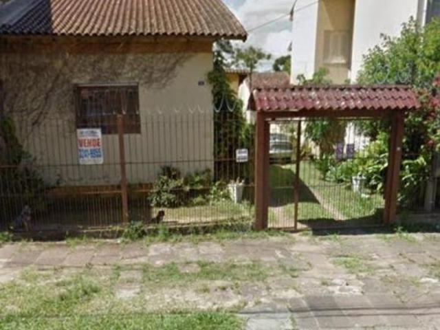 TERRENO COM 484M2 MUITO BEM LOCALIZADO COM CASA ANTIGA EM CIMA
