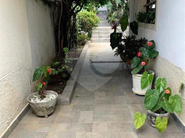 Terreno com 4 quartos à venda em Vila bertioga SP