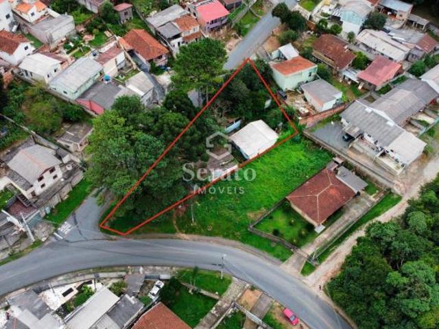 Terreno com 560m² no Santa Cândida