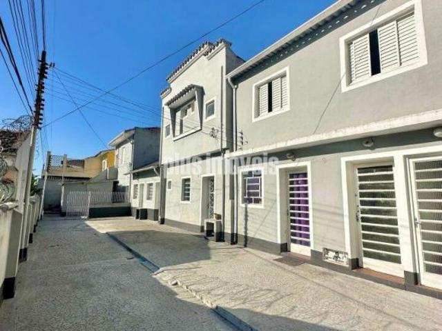 Terreno com 5 casas
