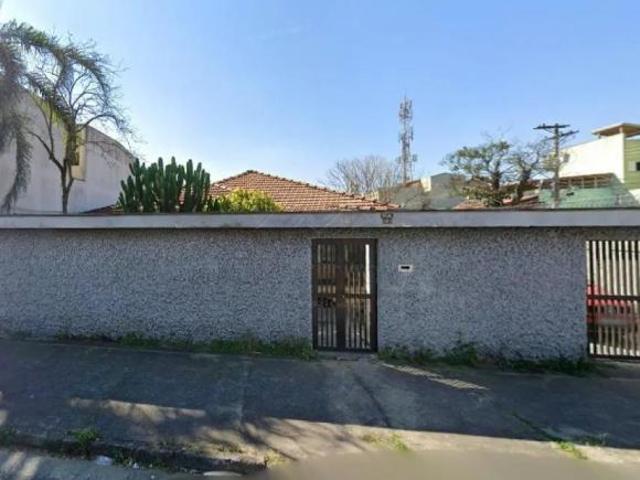 Terreno com 600 m² 20 x 30, contendo 03 casas com total de 271 m² de área construída