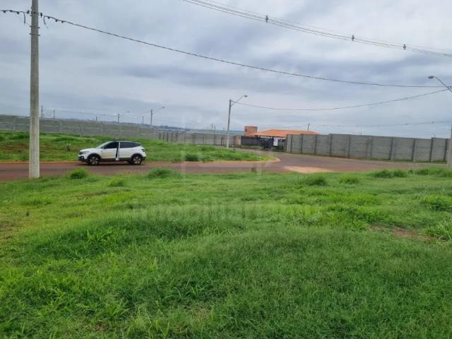 Terreno com 600 m²a venda no Condomínio Cafezal I