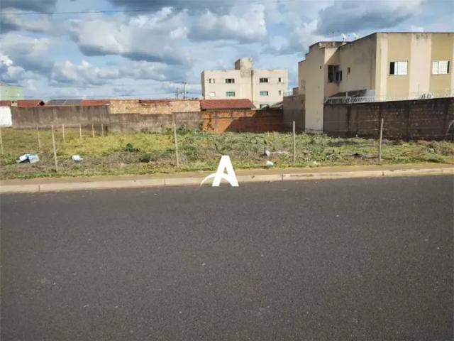 Terreno com 600m² à venda no Jardim Holanda