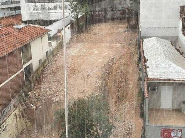 Terreno com 673 m2, sendo 13,2 mts de frente por 51 mts de fundos no bairro Santana