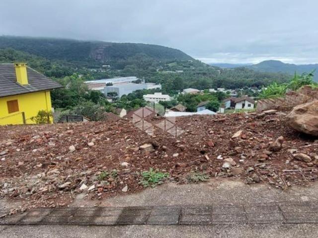Terreno com 750m² com testada de 20 metros, no Bairro Várzea em Gramado