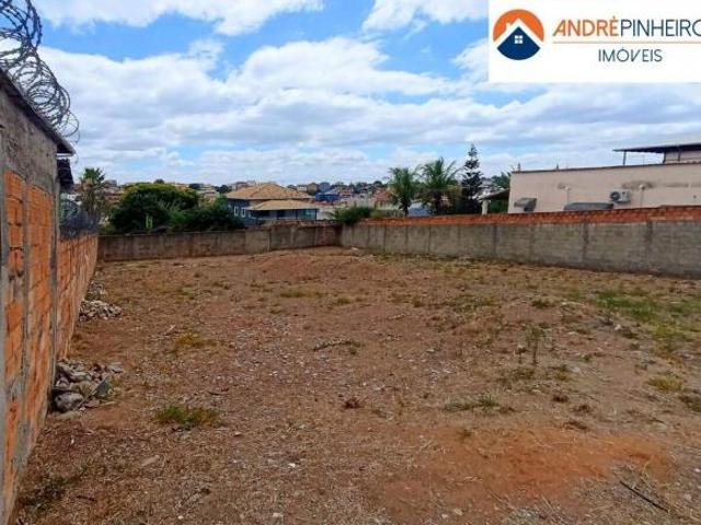 Terreno com 780m² e frente de 22 metros no Bairro Céu Azul!