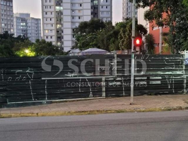 Terreno com 900m2, com 33 metros de frente em ótima localização no Jardim Marajoara