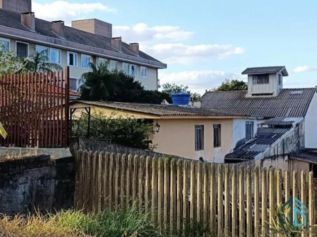 Terreno com 04 casas no bairro Boa Vista em Curitiba PR