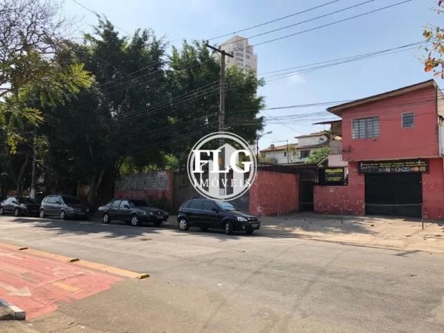 Terreno com 1098 m² no bairro Vila Formosa, com 110m² construídos, zoneamento ZM