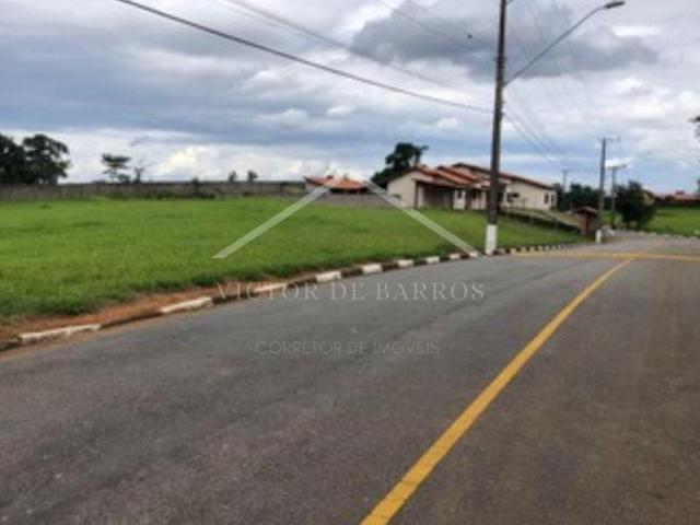 Terreno com 1.000 m² em Condomínio Fechado