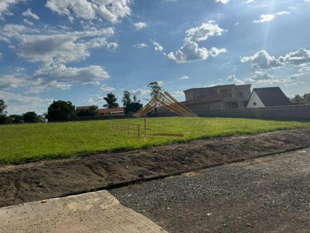 Terreno com 1.000 m² em condomínio na cidade de Porangaba, pronto para construir