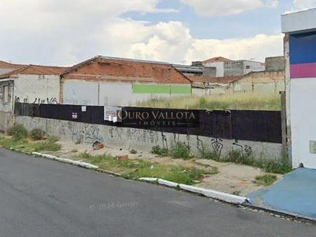 Terreno com 1.240m²