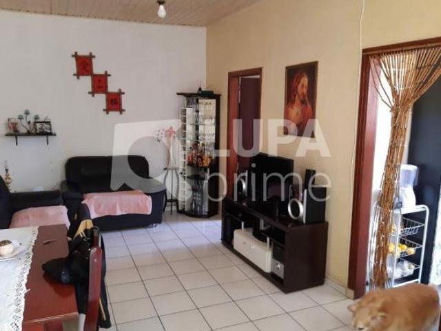 Terreno com 232m² 1 salão comercial 3 casas á venda na Vila Gustavo !