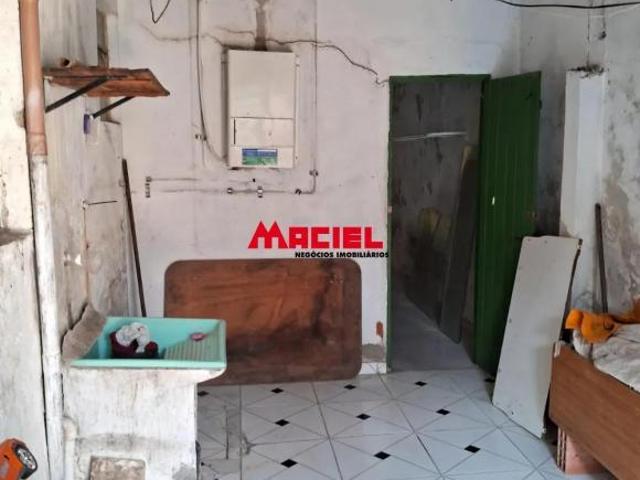 TERRENO COM 250 M² CASA PARA DEMOLIÇÃO BEM LOCALIZADO