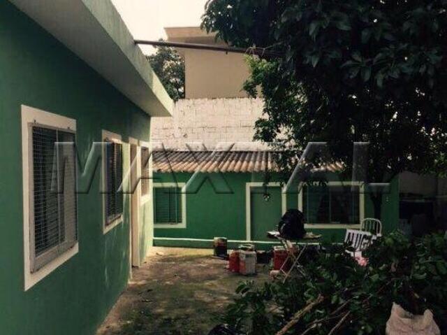 TERRENO com 250m², possui 2 casas, 2 vagas Região Jardim Peri