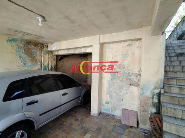 Terreno com 251 metros, com uma casa velha construída, bom para investidores