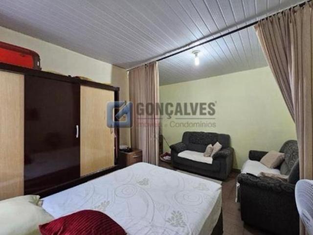 Terreno com 253,49m² com um salão comercial e 2 casas ao fundo no bairro Oswaldo Cruz