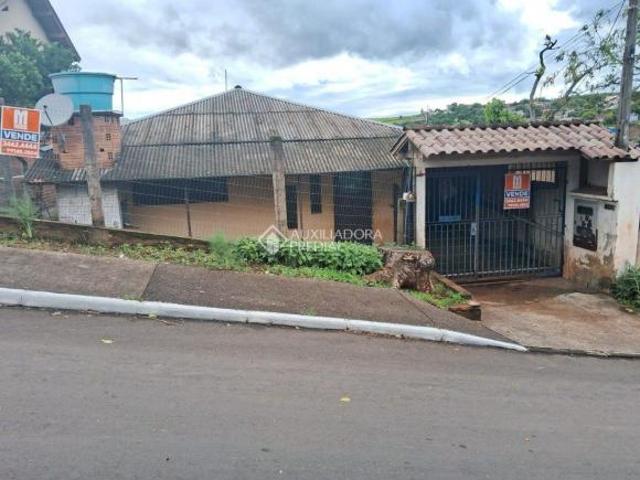 Terreno com 2 casa com área de 374m² localizado em Novo Hamburgo
