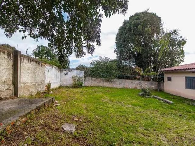 Terreno com 2 casas não averbadas 5 quartos, quintal e churrasqueira no Uberaba, Curitiba