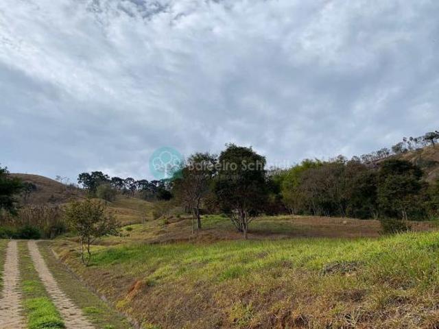 Terreno com 2 casas a venda em Santo Antonio do Pinhal