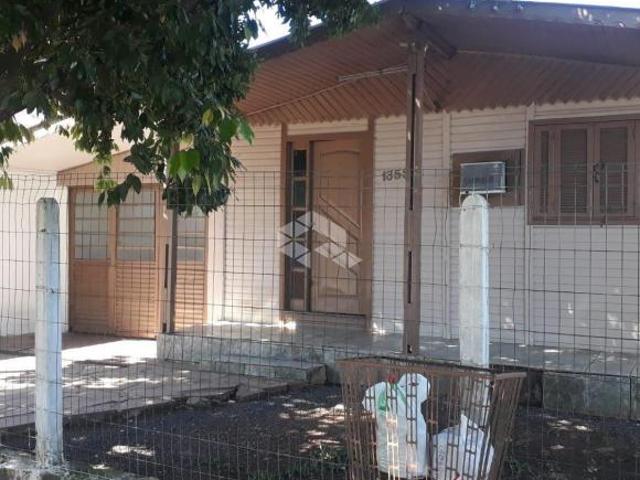 Terreno com 2 casas de madeira no bairro Moinhos de Vento em Canoas