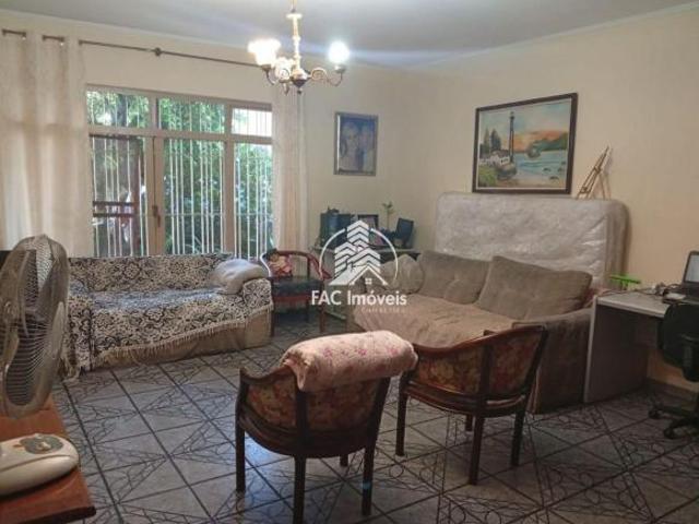 Terreno com 2 Casas