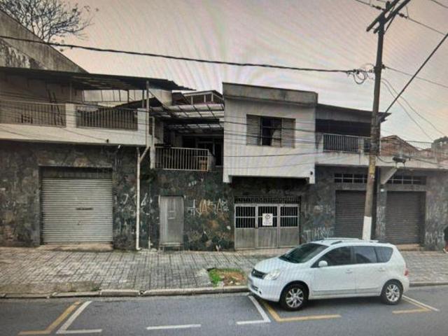 Terreno com 2 salões comerciais