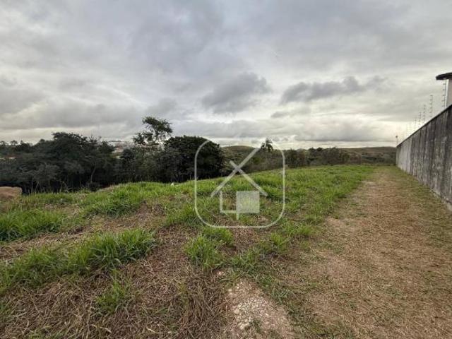 Terreno com 2.168m² à Venda no Condomínio Lago Dourado Jacareí/SP!