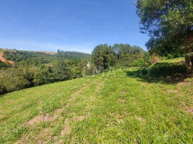 Terreno com 2.400 m² em condomínio!