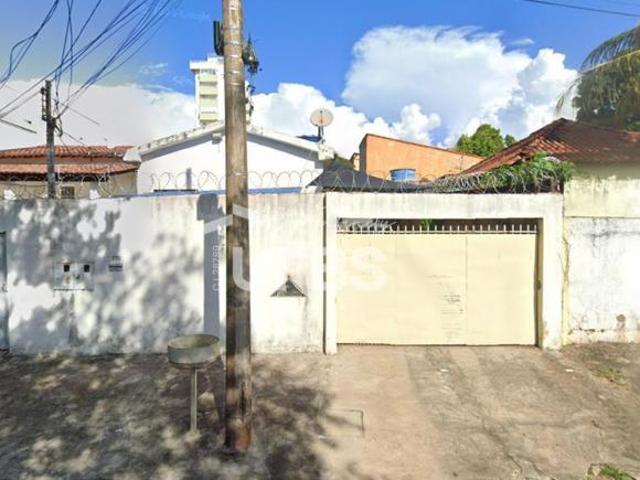 Terreno com 300m² à venda no Saraiva