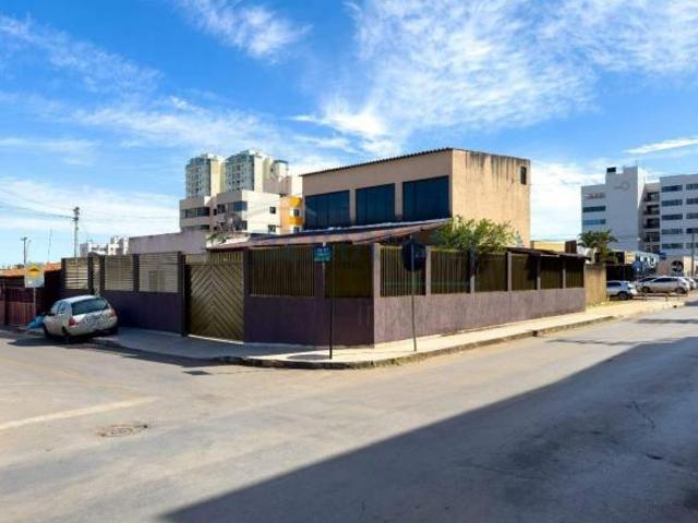 Terreno com 300m², 2 Casas e 9 Vagas de Garagem à Venda na Quadra 614 Samambaia Norte