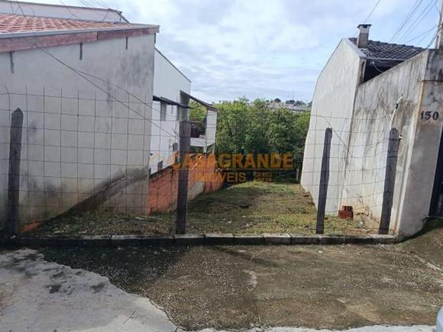 Terreno com 304metros quadrados