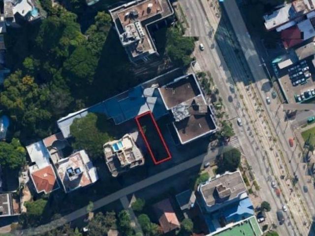 Terreno com 305m² no Bairro Auxiliadora