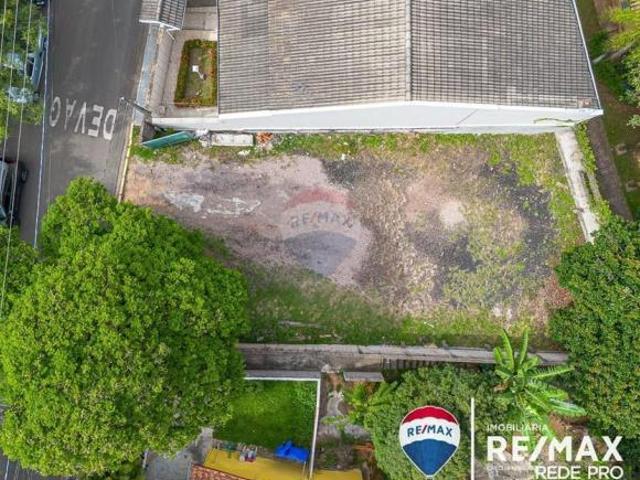 Terreno com 311 m² à venda