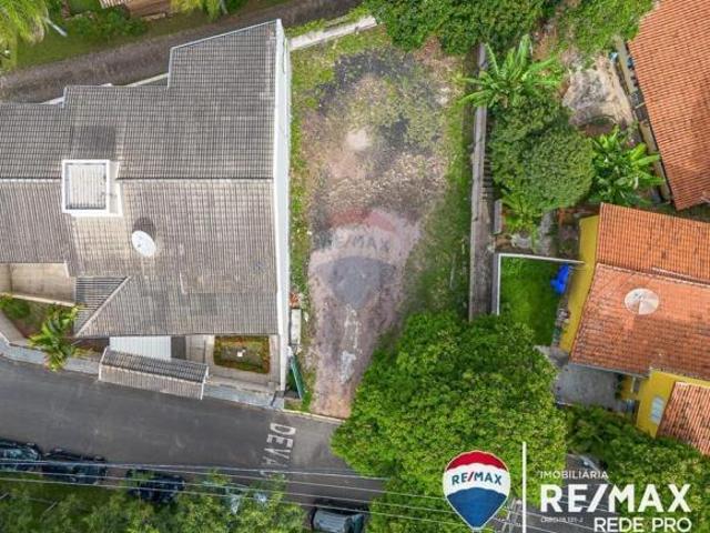 Terreno com 311 m² à venda