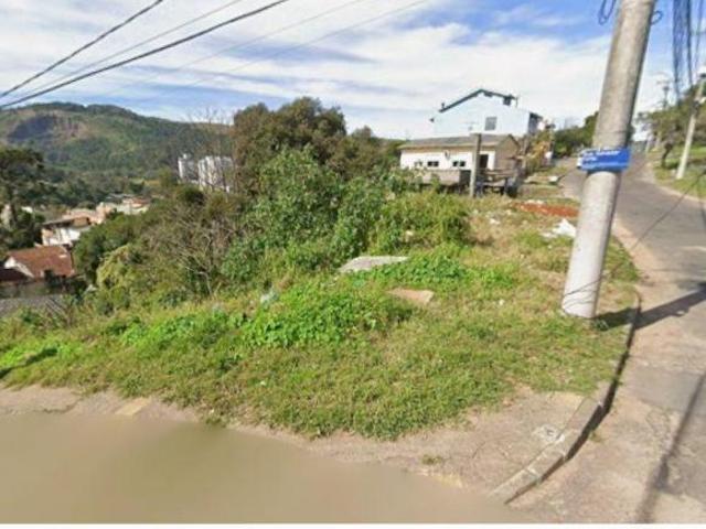 Terreno com 350m2 a duas quadras da Protásio Alves