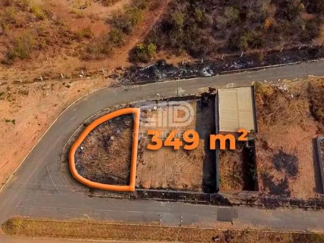 Terreno com 350m² no bairro Residencial Tropical Ville