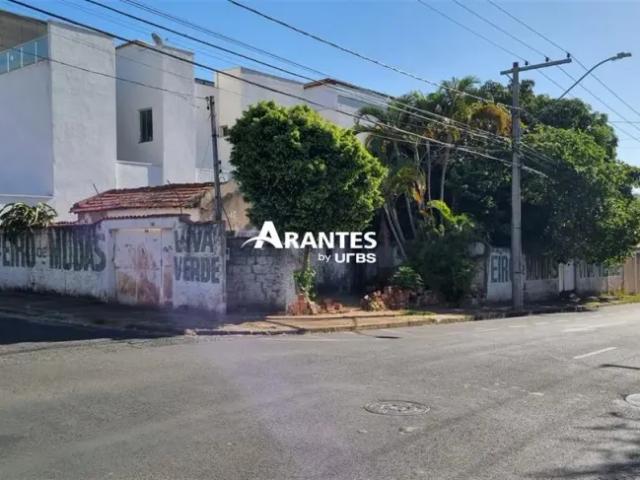 Terreno com 360m² à venda no Saraiva