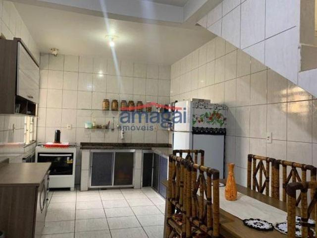 Terreno com 3 casas a venda no Parque Príncipes