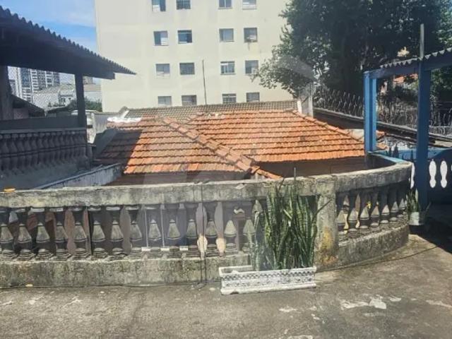 Terreno com 3 casas antigas, 4 garagem, com salão na Vila Gustavo
