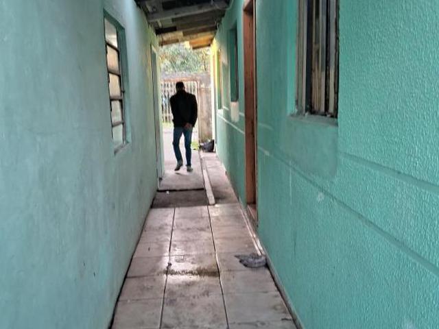 Terreno com 3 casas de locação bem localizado no Cajuru Ótima fonte de renda